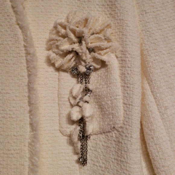 Magaschoni | Jackets & Coats | White Tweed Jacket With Flower Pin ...